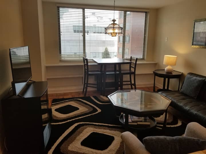 Charming 1-bedroom W/in 5-min Walk Of Metro - Arlington, VA