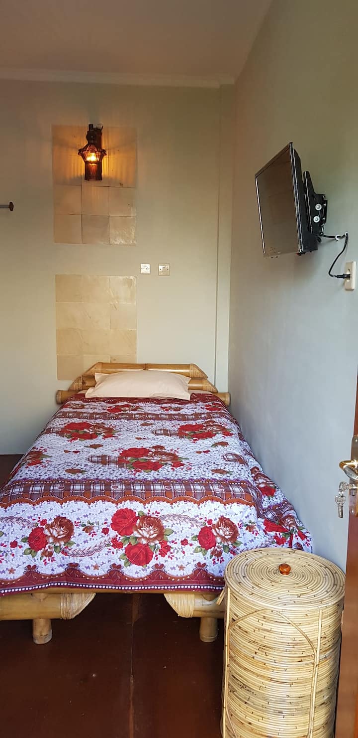 Single Bed Room In De Prisha Janti, Near From Jec - Yogyakarta