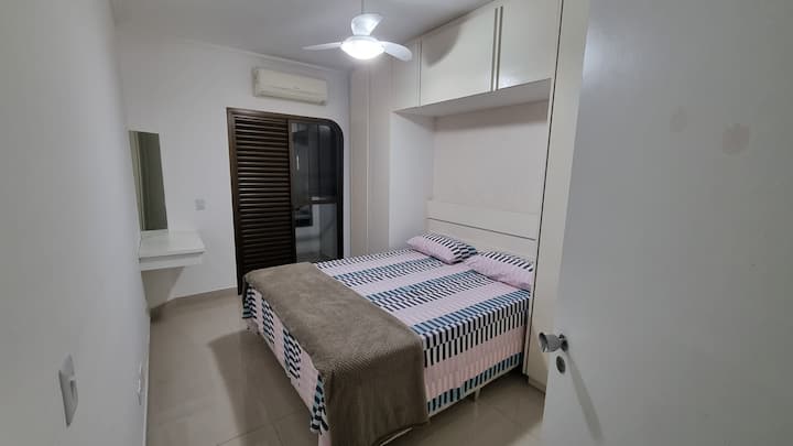 Apto Nas Astúrias-guarujá (Wifi & Ar Cond) - Santos