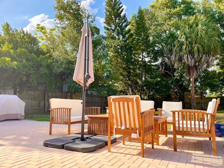 Comfy Beds, Newly Remodeled With Private Backyard! - Tampa, FL