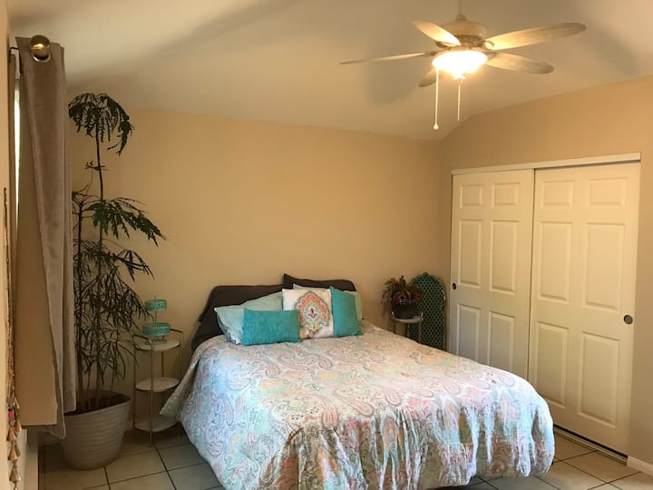 Bright Airy Suite For Traveling Nurse - Ventura County, CA