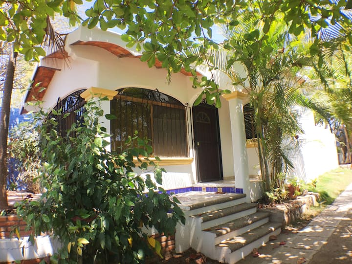 Sol * Bright Cheery Home For Your Tropical Getaway - Lo de Marcos