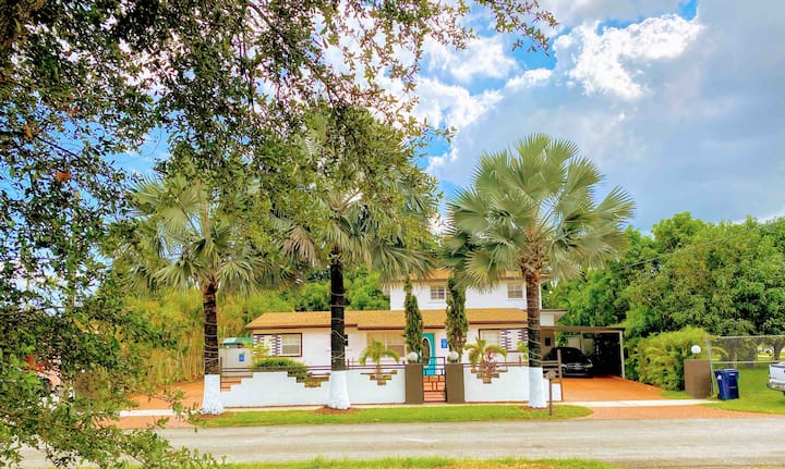 Ms. Marriotts 12+beds Luxury Stay. - Palmetto Bay, FL