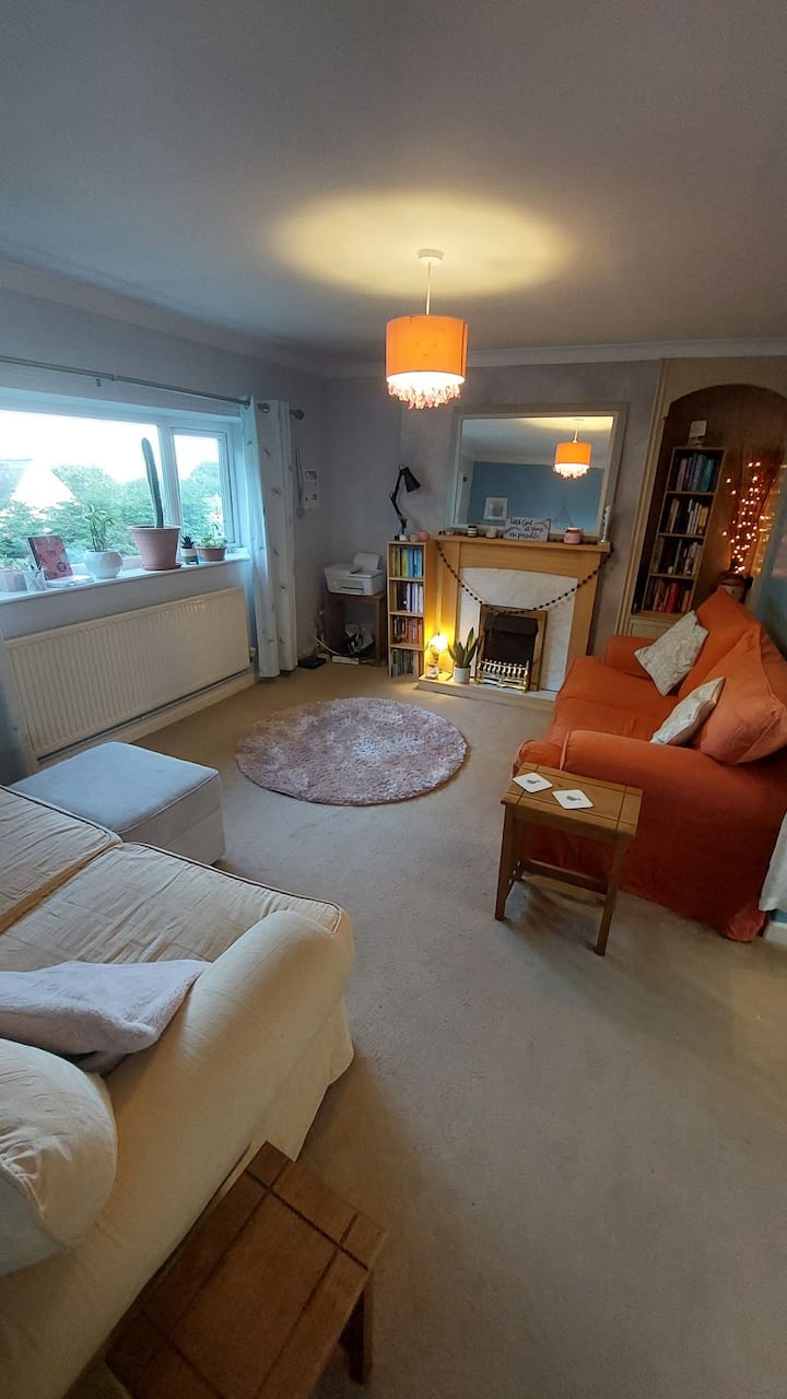 Peaceful Escape Nestled In The Heart Of Beaumaris - Benllech