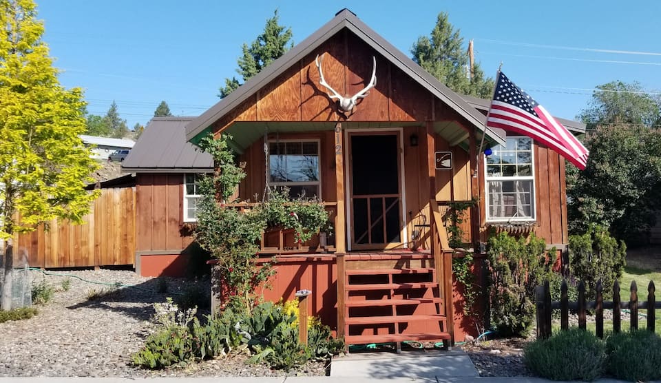 Pine Hollow Vacation Rentals & Homes - Oregon, United States | Airbnb