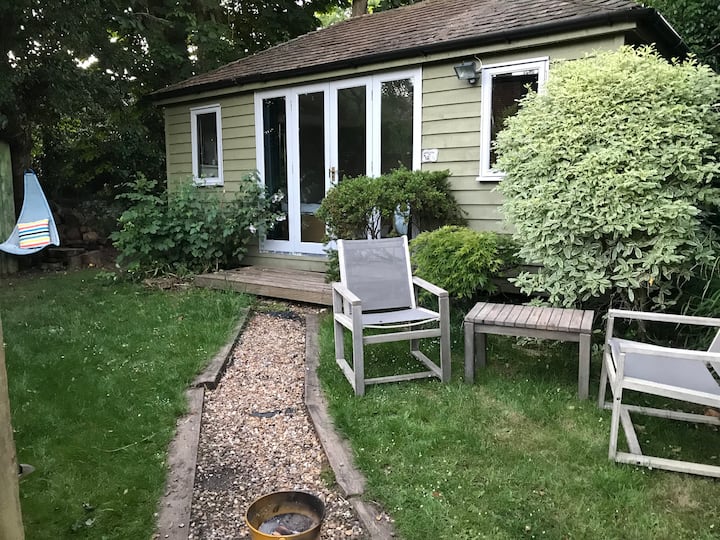 Cosy Rural Hideaway, Hursley, Near Winchester - Southampton Airport (SOU)