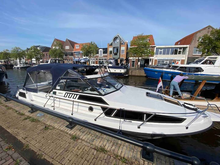 Ruime Noorse Familie Motorjacht Voor 4-5 Personen - Zeewolde