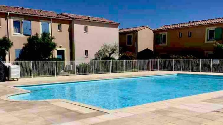 Mazet Pour 4 à 6 Personnes En Provence - Mouriès