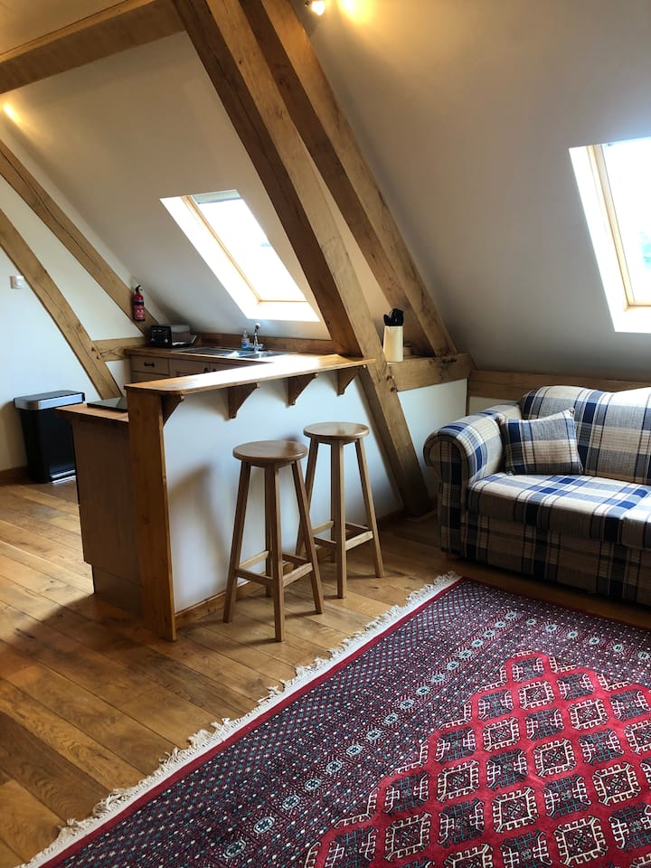 Large Oak Framed Oast Barn - Entire First Floor - Malvern
