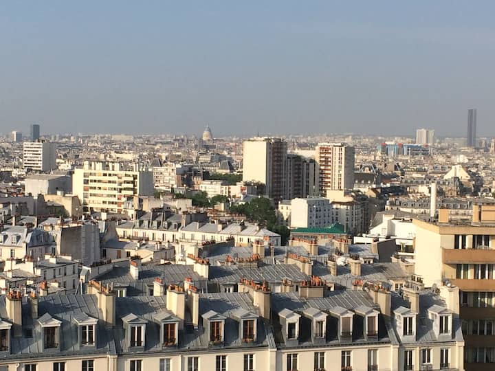 Près Canal St Martin, Un Balcon Au Dessus De Paris - París