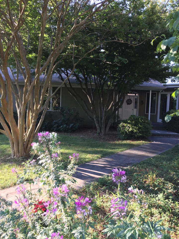 Peaceful Meadow Wood Apartment - Crozet, VA