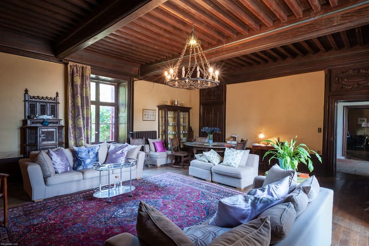 Honeymoon Suite At Chateau Ribagnac - Puy du Fou