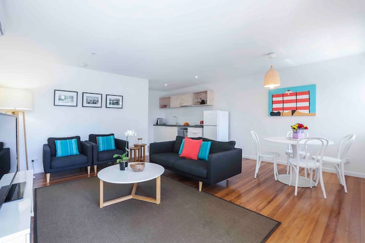 Deluxe 1 Bedroom Apartment - Lowest Nightly Rate Guaranteed - Gold Coast