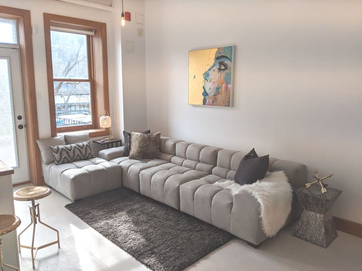Chic Downtown 5 Br Escape | 18 Guests & Big Patio - Montreal