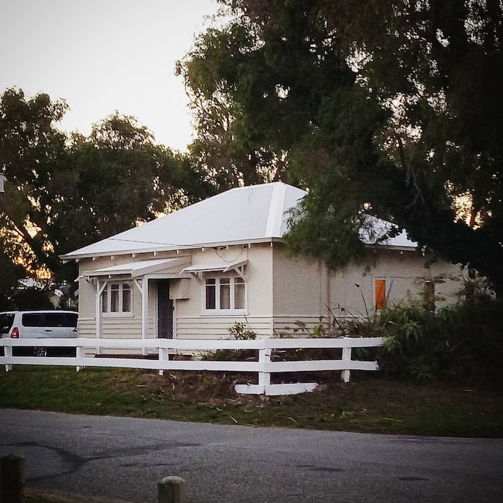 Emu Point Beach Front Cottage - Albany