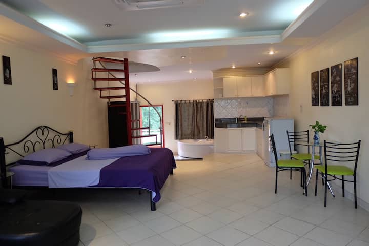 Large Room With Jacuzzi 402 - Jomtien