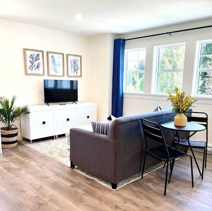 West Ridge Hideaway - Sooke