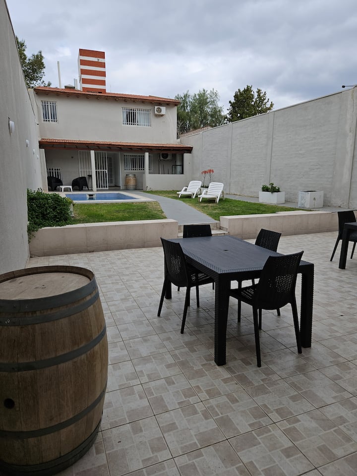 Casa Con Pileta A Cuadras Del Parque San Martin. - Mendoza