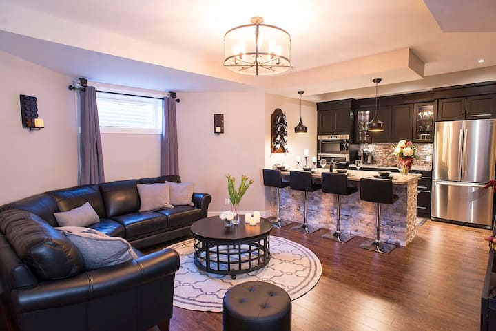 **Luxury 1bd Suite/sauna** - Canada