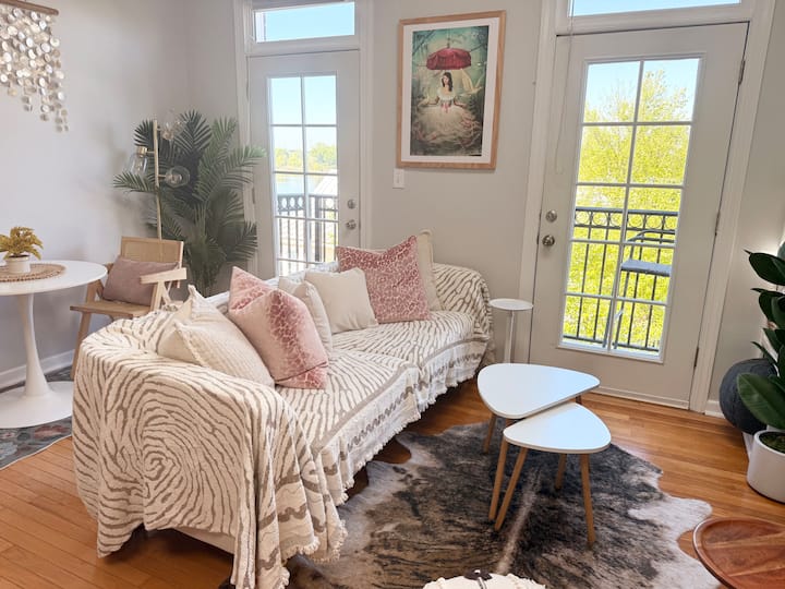 Woman On Water - Steps To Riverwalk + Free Parking - Wilmington, NC