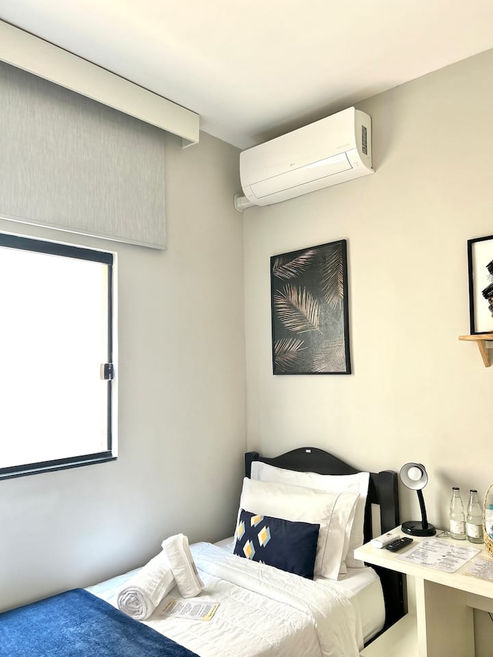 Quarto C/garagem E Ac Próx A Unifesp E Ao Pit - São José dos Campos