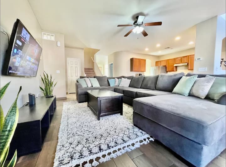 Desert Oasis-5br/3.5ba-short Drive Strip,lvcc,dtlv - North Las Vegas, NV