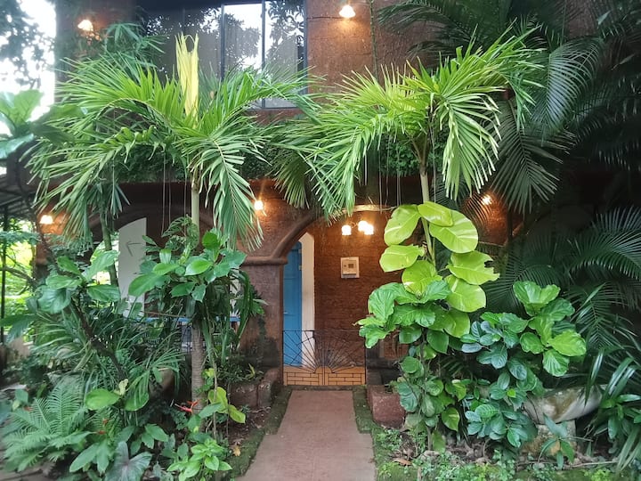 Heritage House | 2 Bhk With Wifi, Ro, Full Kitchen - Goa
