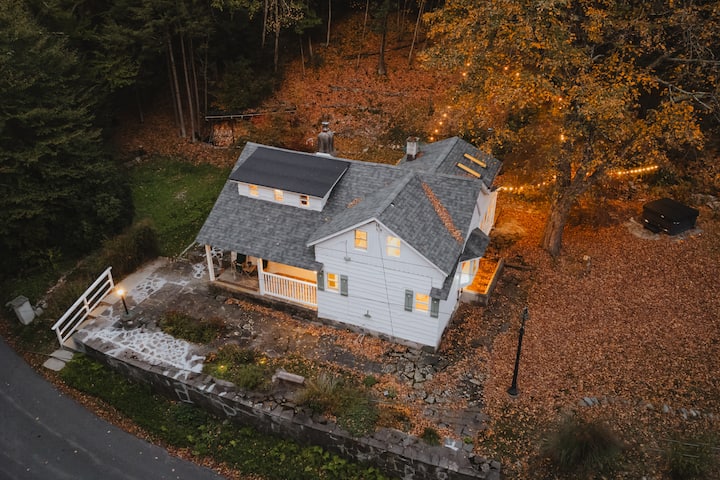 Creek, Sauna, Hot Tub,  Fire Pit & Pet-friendly - State of New York