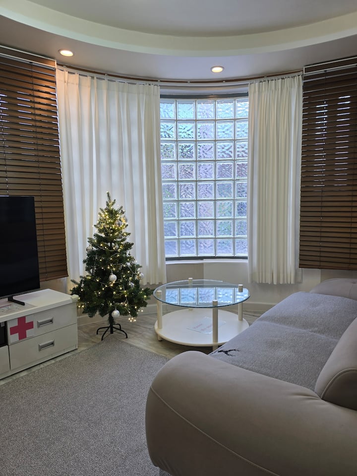 [Snow White]

[서울인증숙소]#강남역핫플레이스#신논현역#단기#가족#미용#아기침대 - Seoul