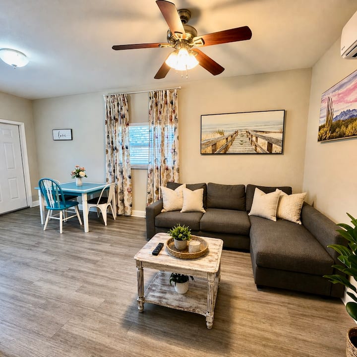 Coastal Escape Near The Beach • Pet Friendly - Clearwater, FL