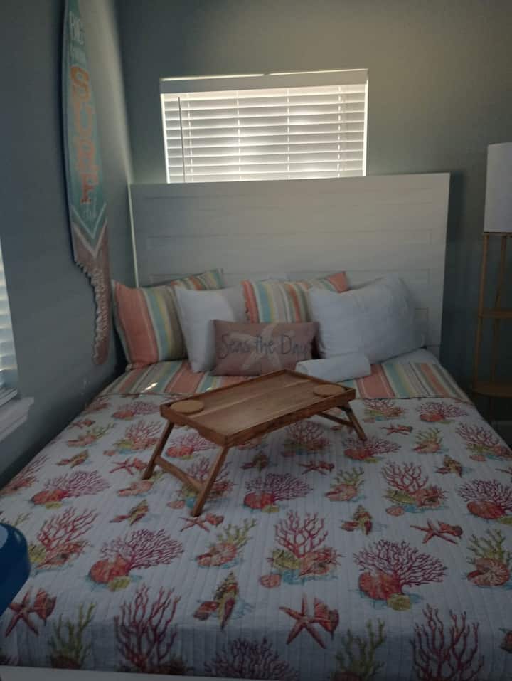 New Smyrna-studio Sleeps 4. 2 Blocks From  Beach. - New Smyrna Beach, FL