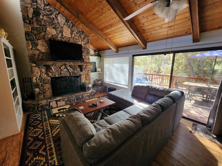 Gwy2yose Arcade, Gym, Karaoke, Fireplace, Deck &+ - Oakhurst, CA