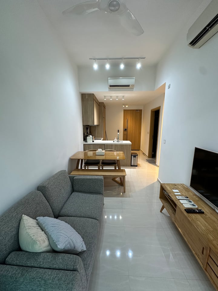 High Ceiling Cosy Fully Furnished Condo With Wifi - Singapore
