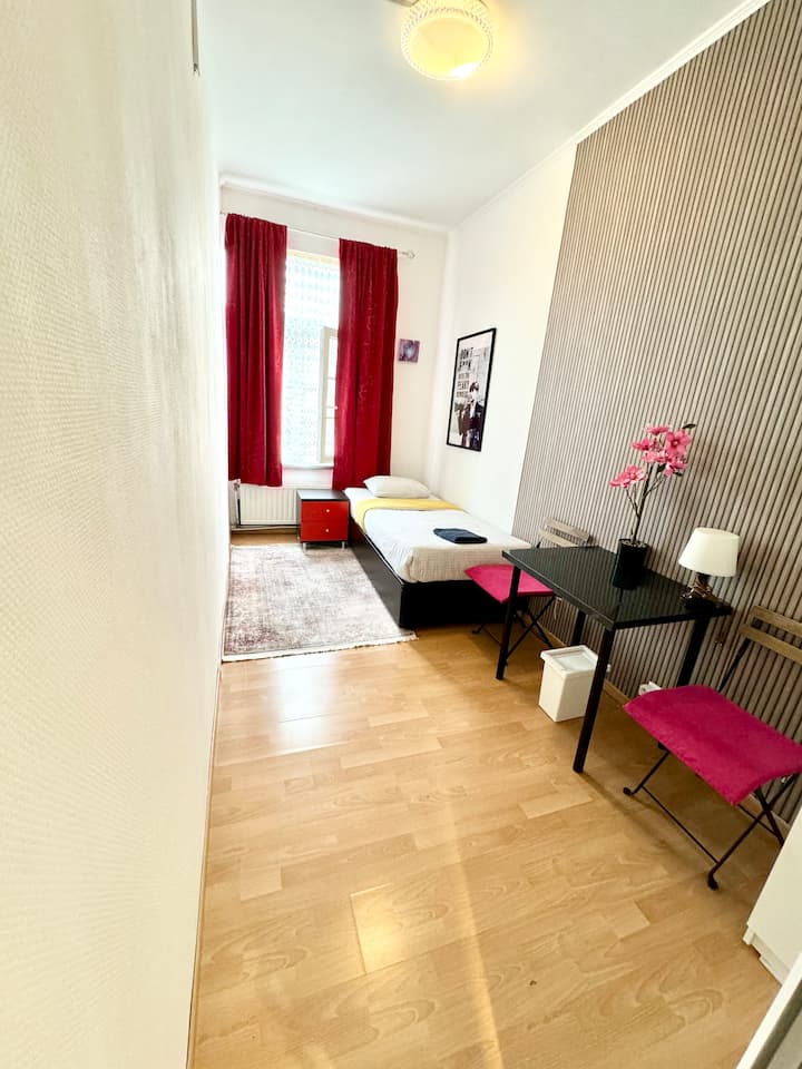 Charming Budget Room With Private Access - Anderlecht