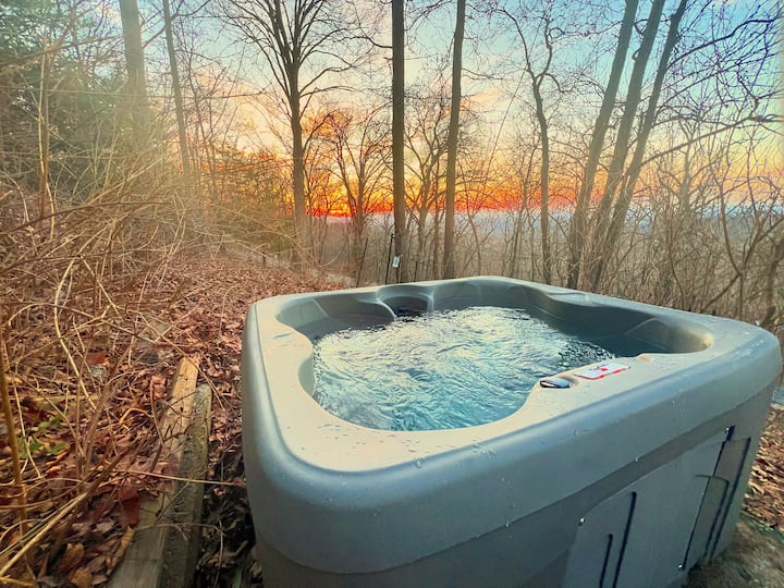 Epic Mountaintop View • Hottub • Vineyards • Hikes - Front Royal, VA