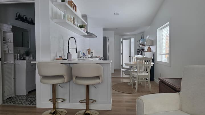 Rustic-chic Farm Stay - Flint, MI