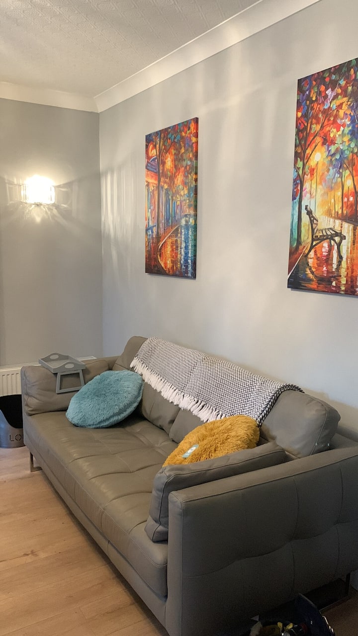Stylish Railway Cottage - Beach 1.9m - Sleeps 10 - Bournemouth