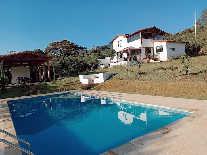Villa San Gil Piscina Y Jacuzy Privado - Curiti