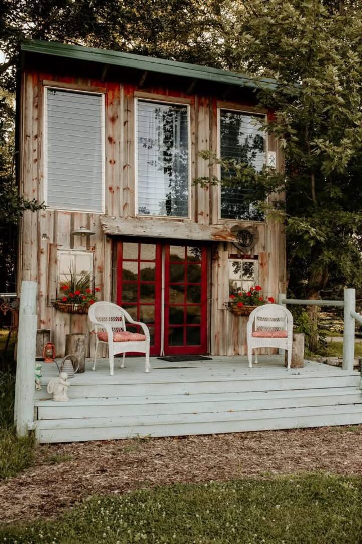 The Farmers Cabin - Bloomington, IL