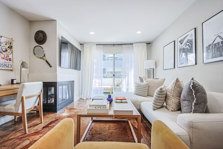 Room With Private Bathroom In Weho (Pool & Gym) - Los Angeles, CA