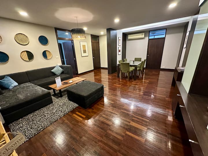 1b Spacious 3 Br / 2 Ba Apt In The Heart Of Bkk - Bangkok