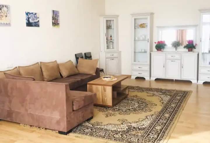 Spacious Two Bedroom Apartment - 트빌리시