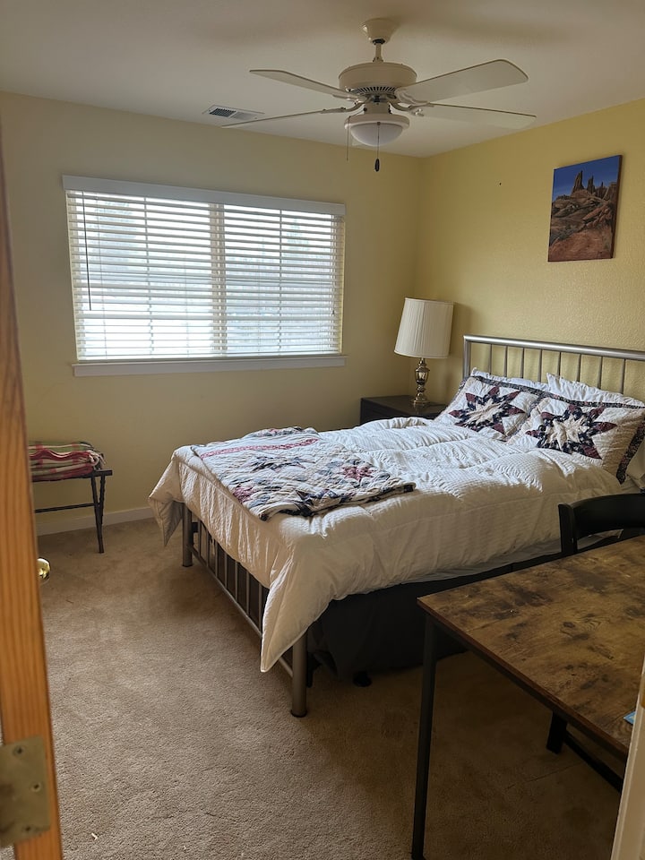 Private Bedroom & Bathroom/upscale House/fast Wifi - Davis, CA