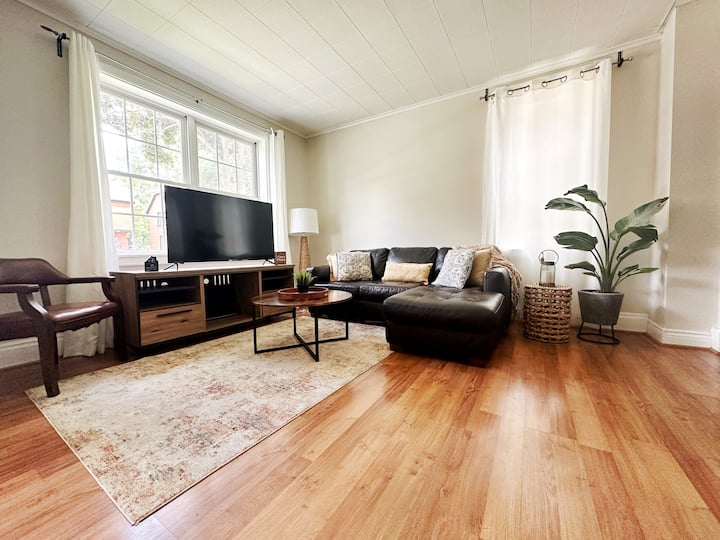 Hidden Gem Steps From River, Restos, Cafés, Parks - Windsor