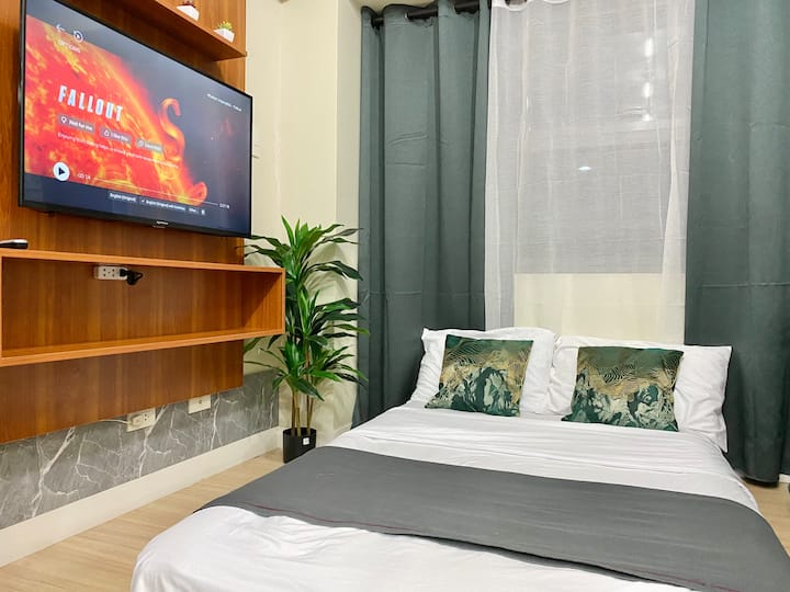 John's Haven 53 King Bed @Horizons! Tub +Balcony - Cebu