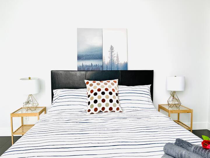Modern 1b Skytrain Metrotown Free Parking - New Westminster