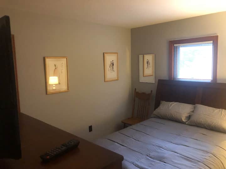 Comfy Cape Bedroom 2 - Mount Vernon, OH