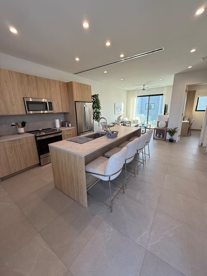 Stylish Grace Bay Condo | Top Floor W/ Den + Pool - Turks and Caicos Islands