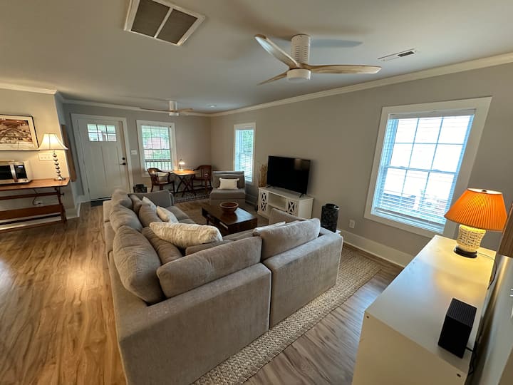 The Village Cottage: Walk To Shops, Food & Ncsu - Raleigh, NC