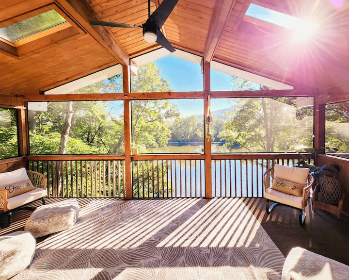 Lake Front, Hot Tub, Kayaks, Screened Porch,
Oasis - Emmitsburg, MD